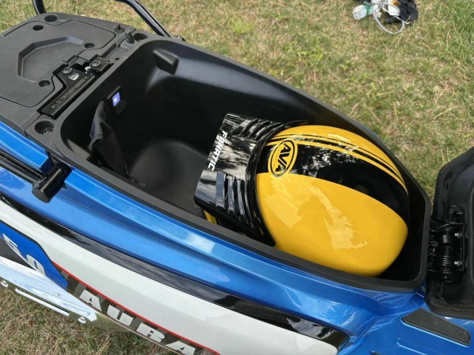 春风150AURA上市，售价11980元起，坐垫感应自动点火，座桶能放全盔+半盔 - 哔哩哔哩