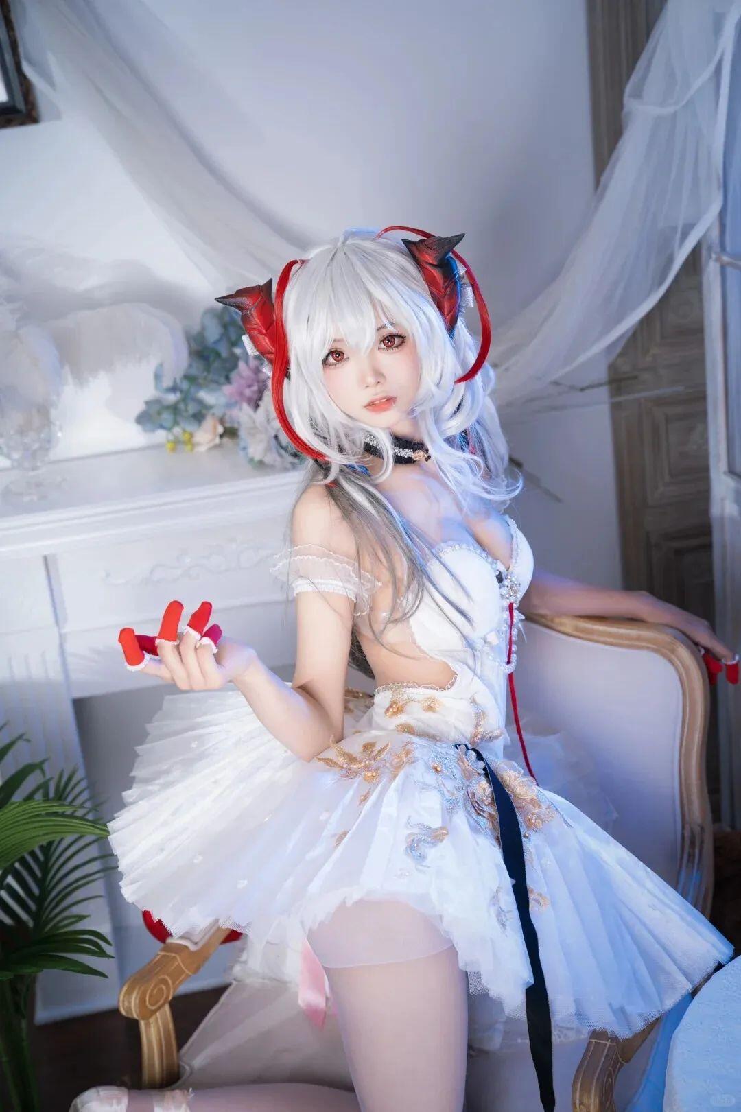 艾西Aiwest，元气满满的四川coser! - 哔哩哔哩