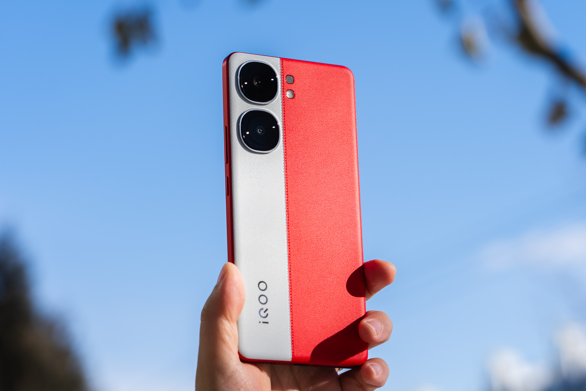 iQOO Neo9首发图赏：7.99mm大屏又轻薄的游戏新标杆 - 哔哩哔哩