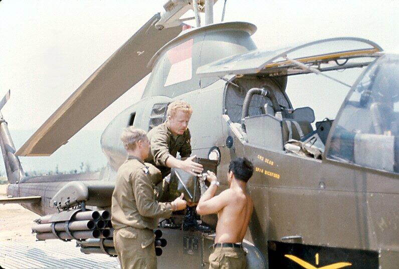 [全球装备鉴赏] 眼镜蛇专武——美国M195/M197机炮简介 - 哔哩哔哩