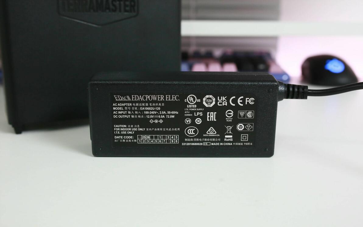 8盘全闪万兆传输，速度拉满——铁威马 F8 SSD Plus评测 - 哔哩哔哩