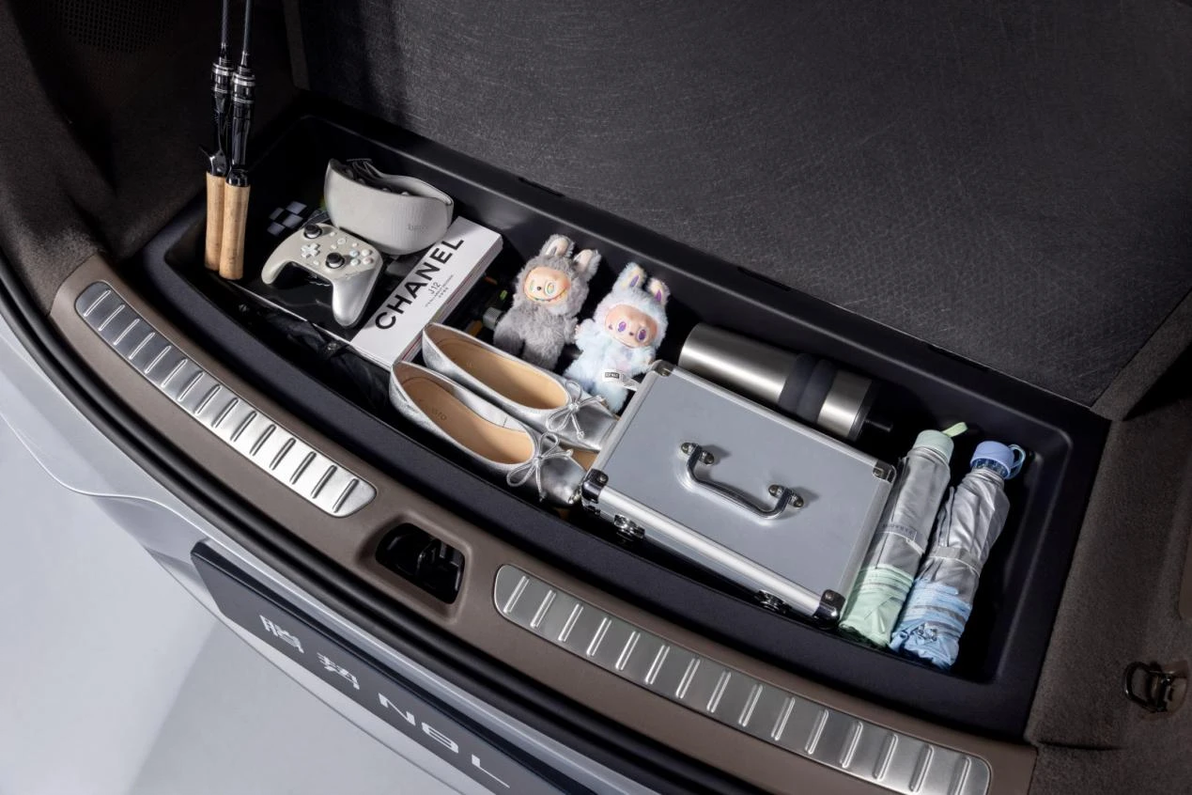 “超智能科技大座驾”腾势N8L 29.98万起，重新定义家庭豪华出行标杆 - 哔哩哔哩