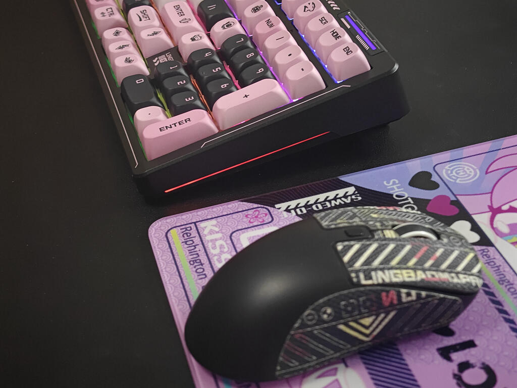 侧翼流光灯带+二次元IP设计加持！凌豹K98三模Gasket机械键盘体验 - 哔哩哔哩