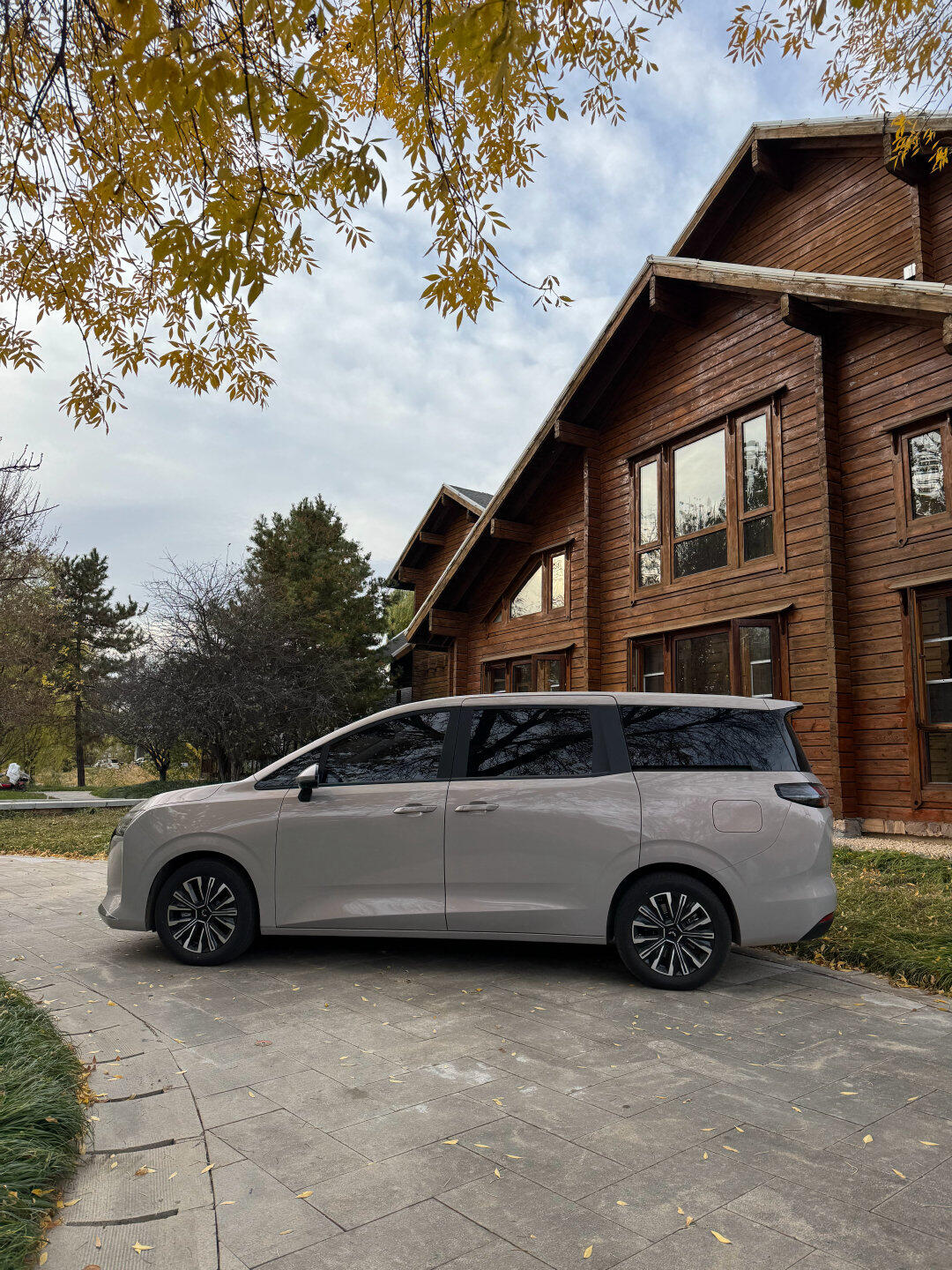 五菱星光730媒体试驾：以“新舒享主义”，重塑10万级家用MPV价值逻辑 - 哔哩哔哩