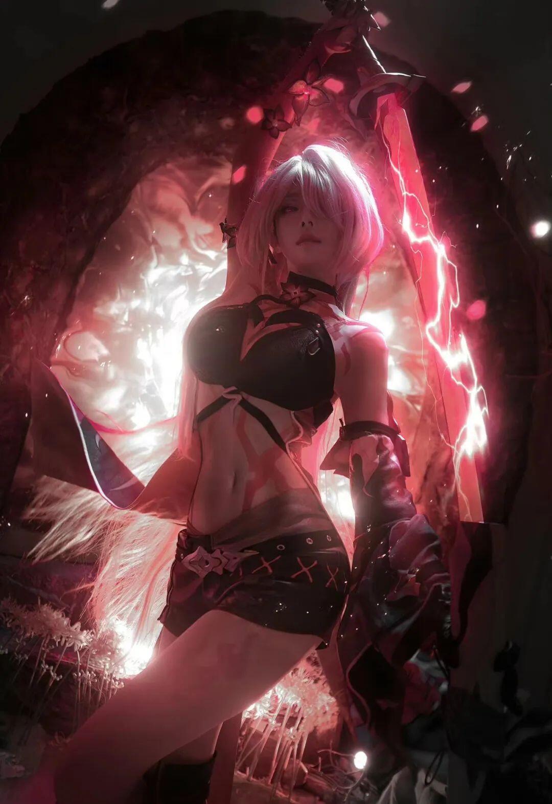 Cosplay写真│走路摇ZLY│一个集美丽与智慧于一身的全能型大姐姐! - 哔哩哔哩