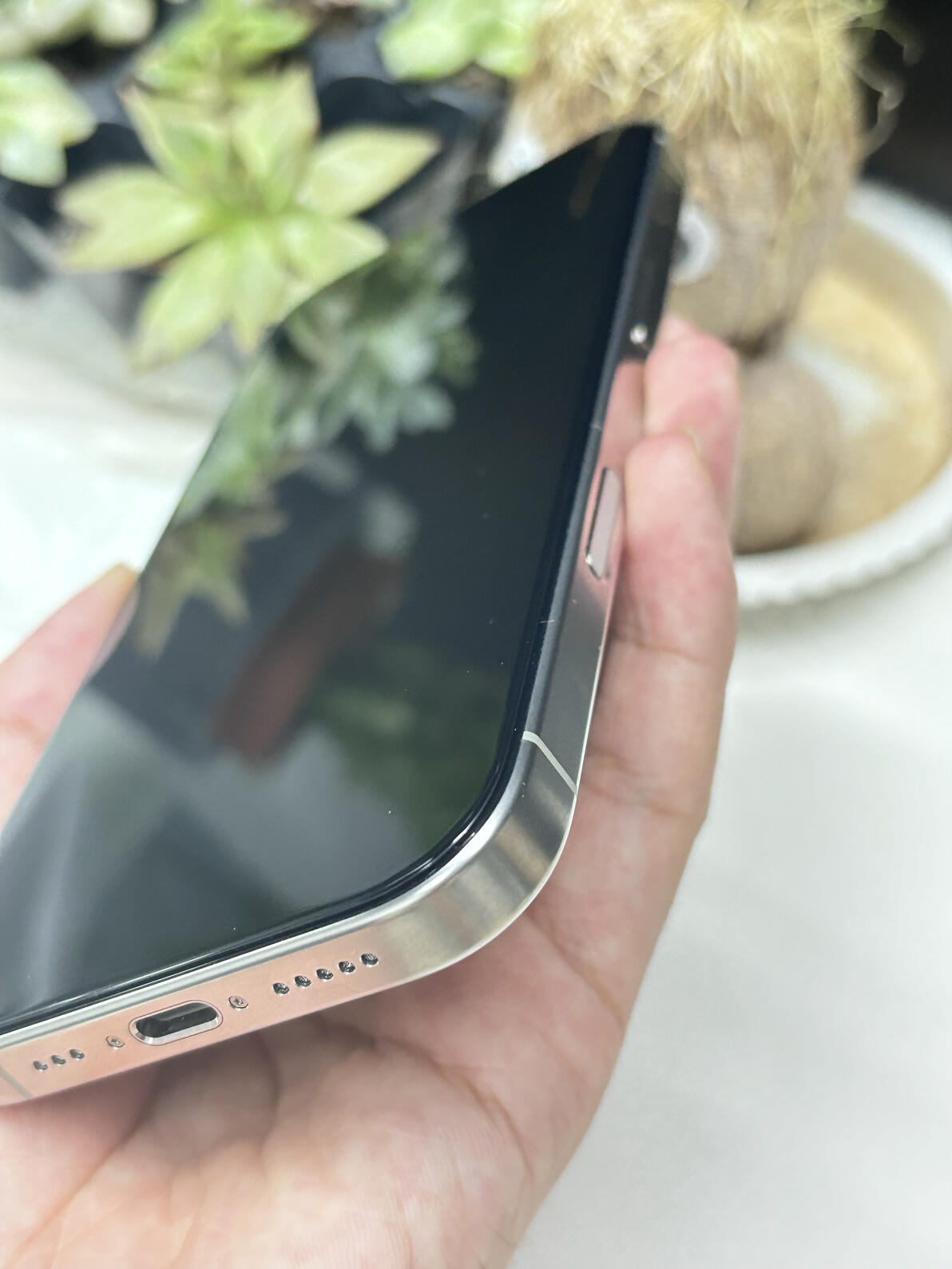 iPhone16pro图兰迪3D膜黑边测试图分享 - 哔哩哔哩