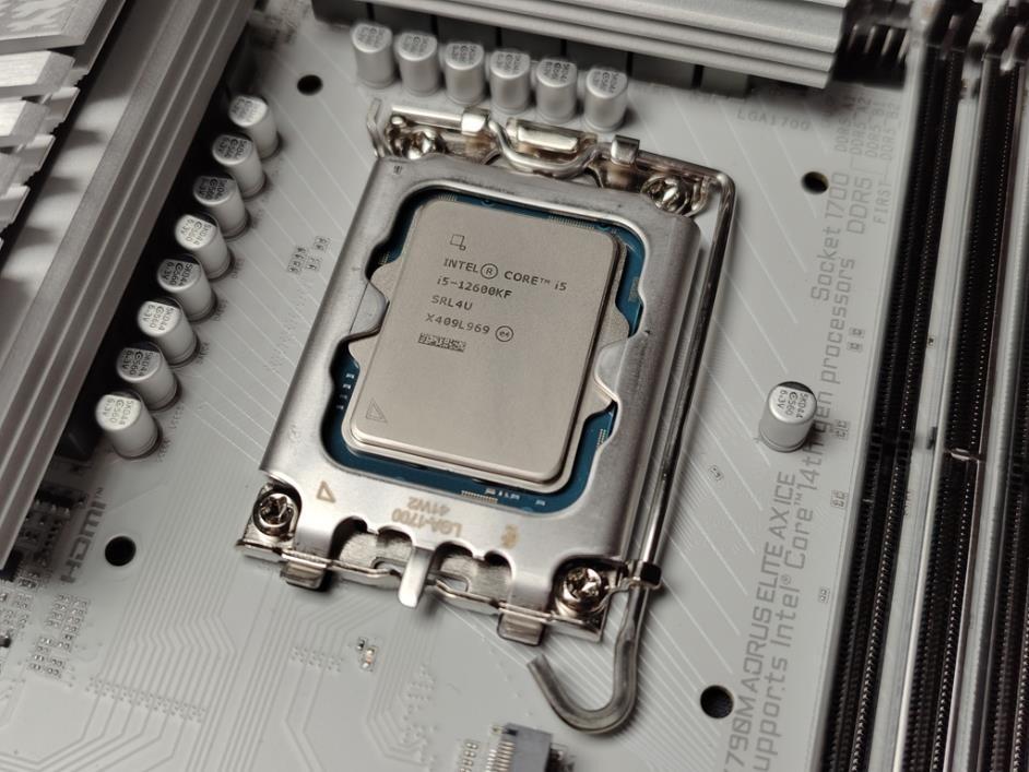 【沈少】目前的千元CPU最优选？Intel i5-12600KF实测解析 - 哔哩哔哩