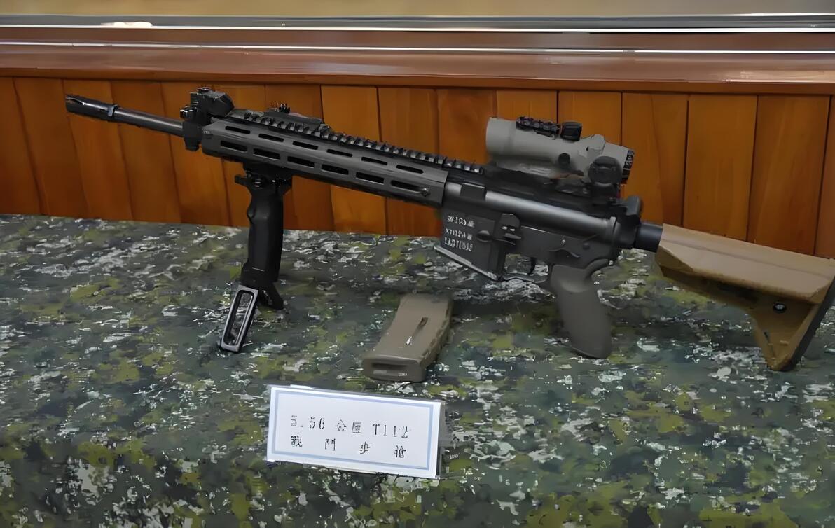 中国台湾T112式5.56公厘战斗步枪及其配件简介 - 哔哩哔哩