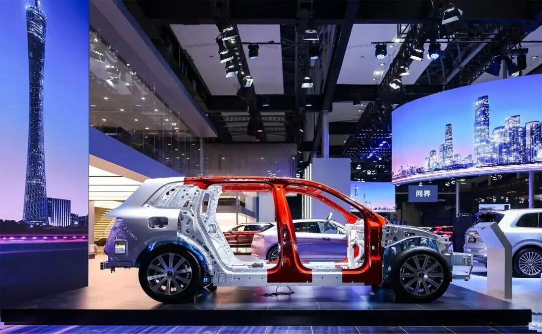 问界M9：50万级豪华SUV销量之王，稳坐市场制高点 - 哔哩哔哩