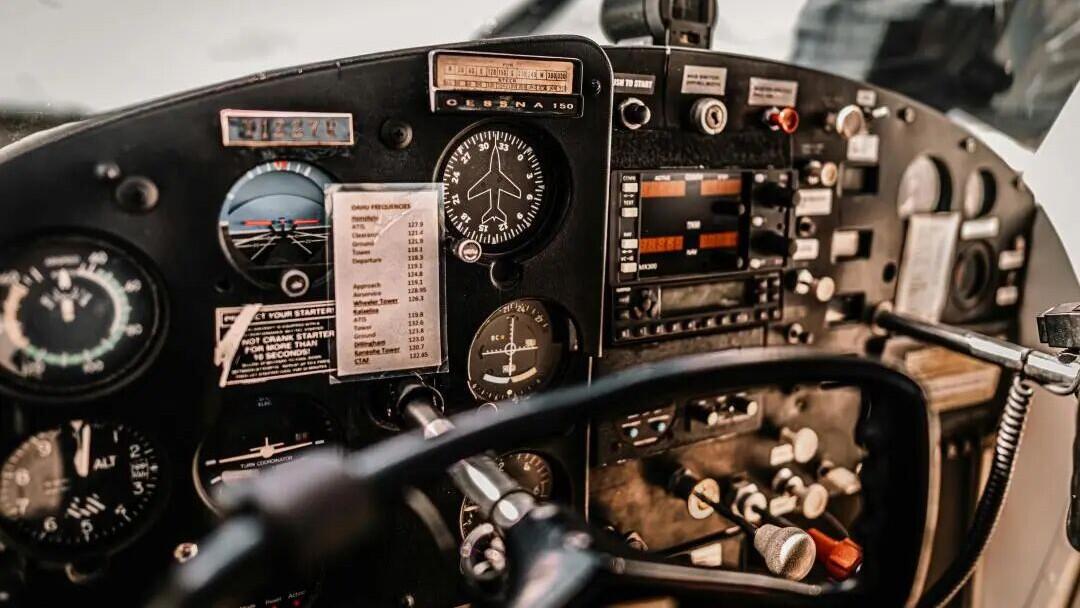 飞机上都在用的ARINC标准，你了解吗？ - 哔哩哔哩