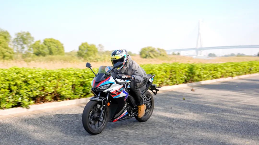 12999，能磨膝声浪好—力帆KPR250动态测评 - 哔哩哔哩