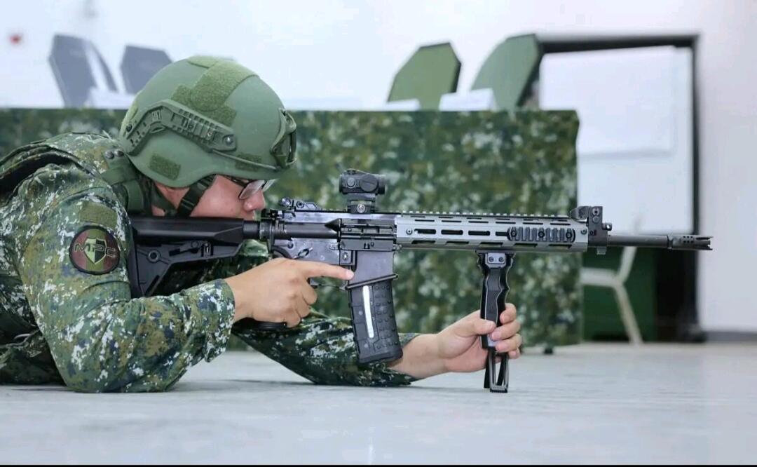 中国台湾T112式5.56公厘战斗步枪及其配件简介 - 哔哩哔哩