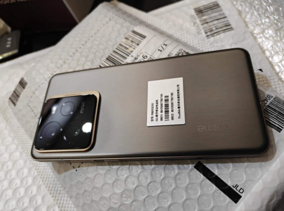 红米k80pro和真我gt7pro各方面哪个更好分别相差多少？哪个更值得买？ - 哔哩哔哩