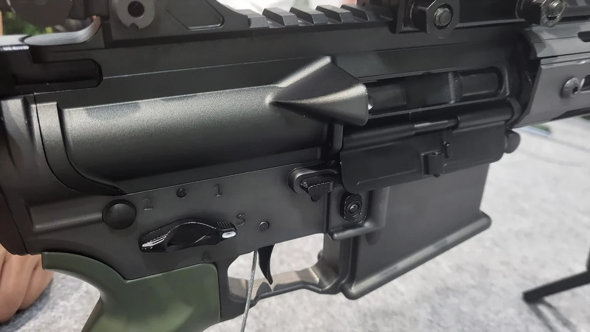 中国台湾T112式5.56公厘战斗步枪及其配件简介 - 哔哩哔哩