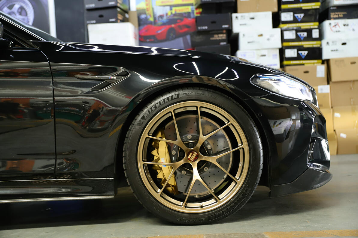 宝马M5与日本BBS RI-D轮毂的完美融合——一次成功的改装历程 - 哔哩哔哩