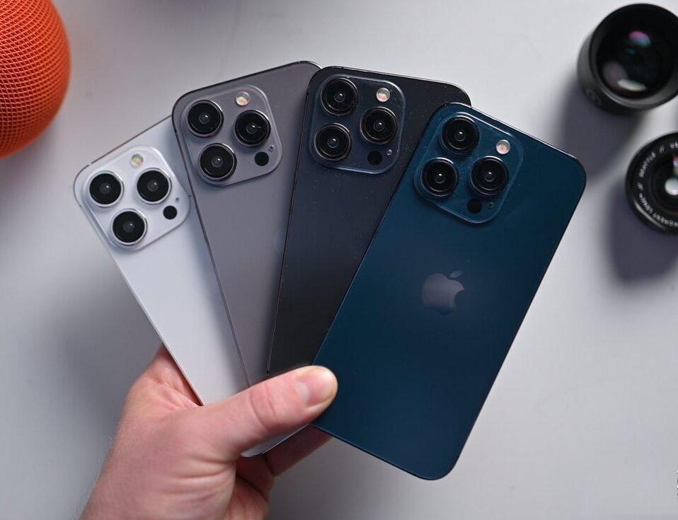 华为小米围攻，苹果扛不住开启大降价，iPhone15全系降千元回击 - 哔哩哔哩