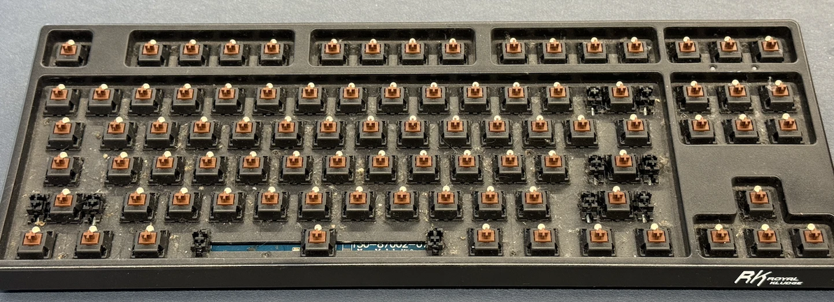 给RK987蓝牙键盘更换电池 - 哔哩哔哩