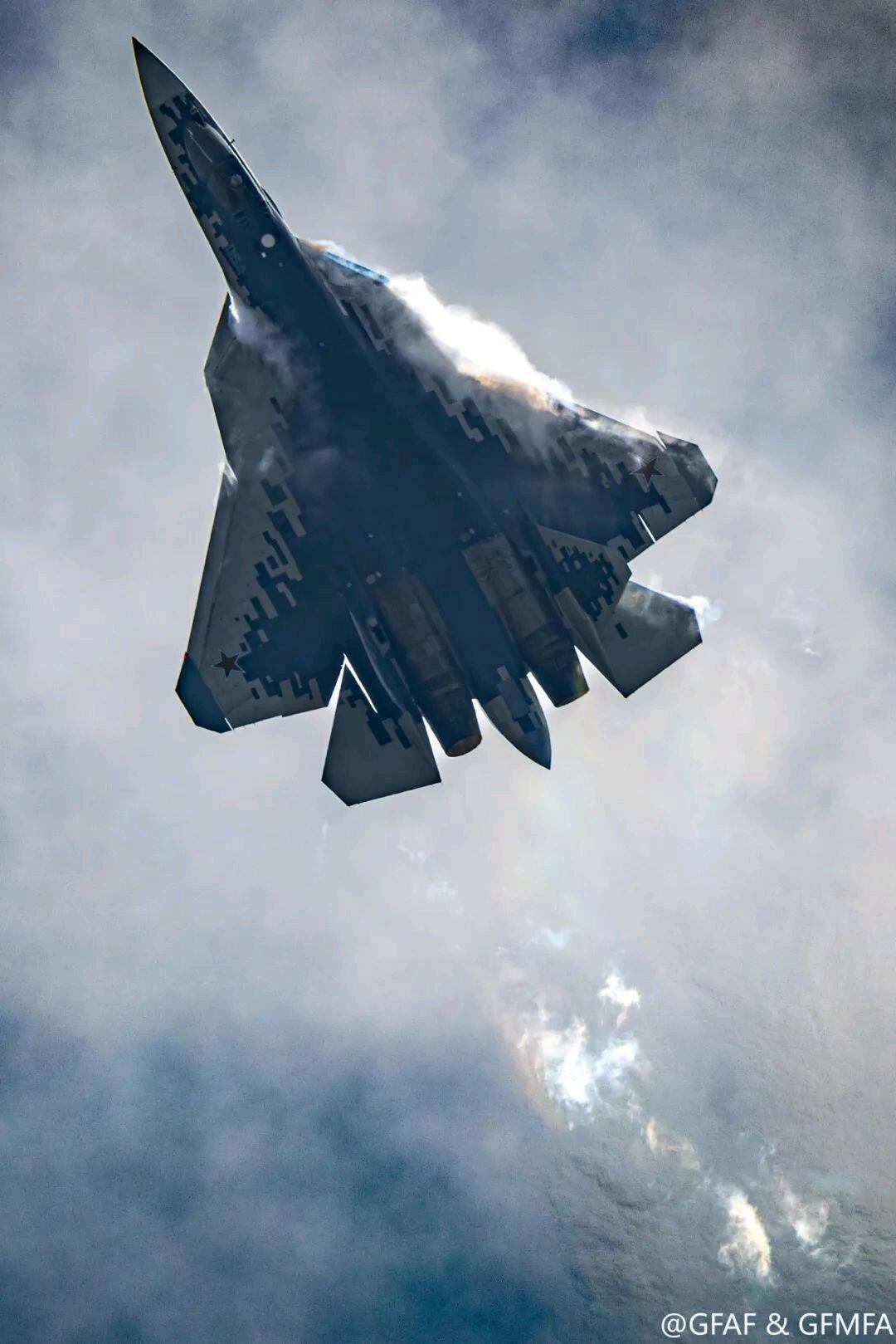 航展美图与单机讲解：SU57 - 哔哩哔哩