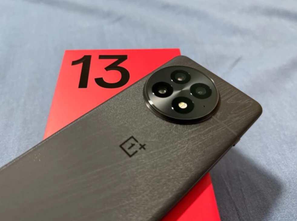 真我gt7pro和一加13都有哪些亮点和不足？对比后哪个更值得入手？ - 哔哩哔哩