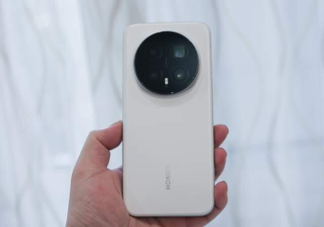 荣耀Magic8 Pro全面评测，AI手机创新带来极致科技体验 - 哔哩哔哩