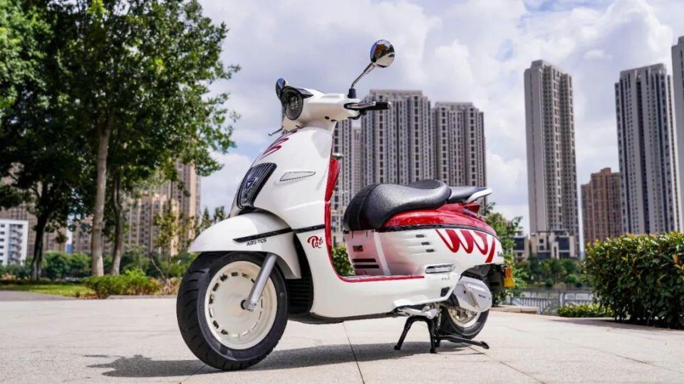 天鹰他她/TA150试驾测评，优雅、运动、舒适咱都要，这才是年轻人骑的复古踏板 - 哔哩哔哩