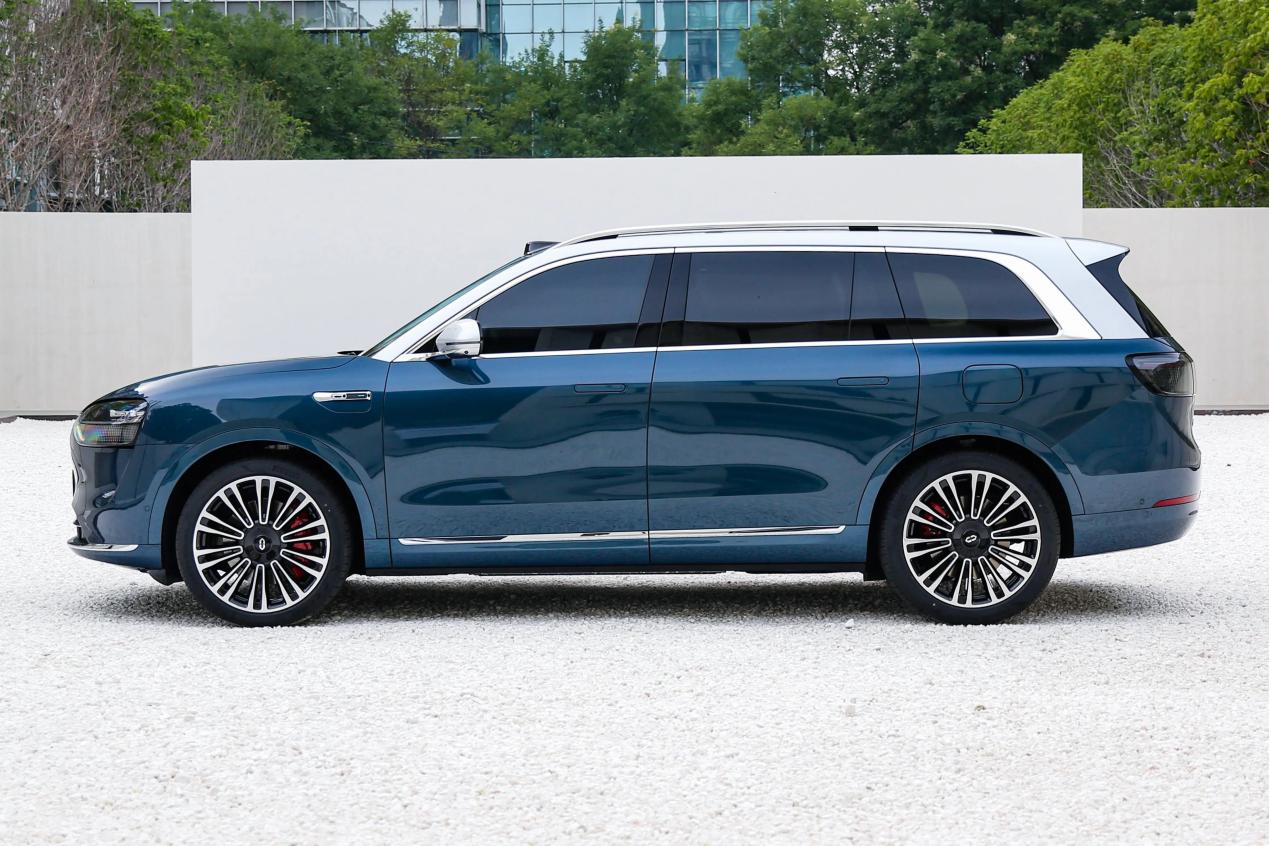 1000万内最好的SUV，“遥遥领先”的问界M9 - 哔哩哔哩