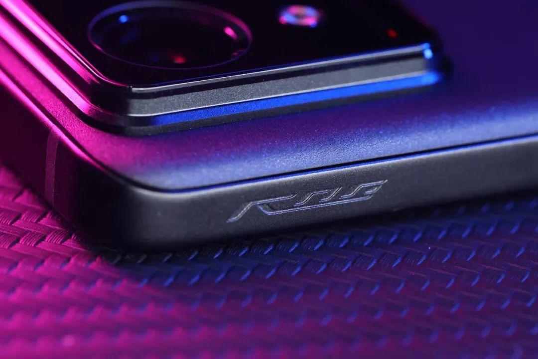 巅峰性能——硬核旗舰ROG游戏手机8 Pro全面评测 - 哔哩哔哩