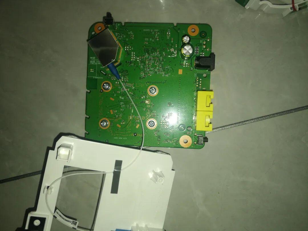 【图赏】华为在隐瞒些什么？万众（没人）期待的K662D拆解来了！【MizuiroBOX第2季】 - 哔哩哔哩