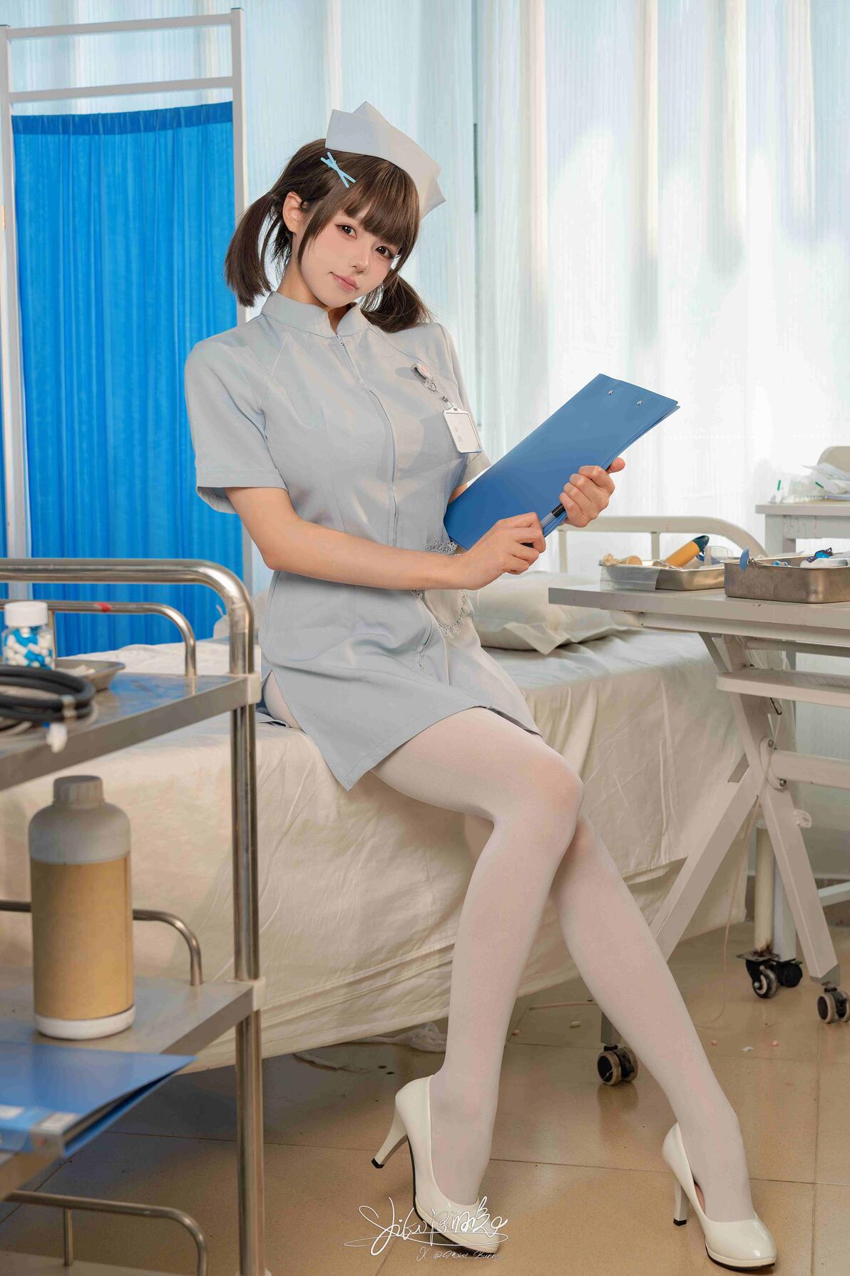 【Cosplay图集精选】YiKo湿润兔『妄想病栋』81P+1V 你的猫咪8月 - 哔哩哔哩