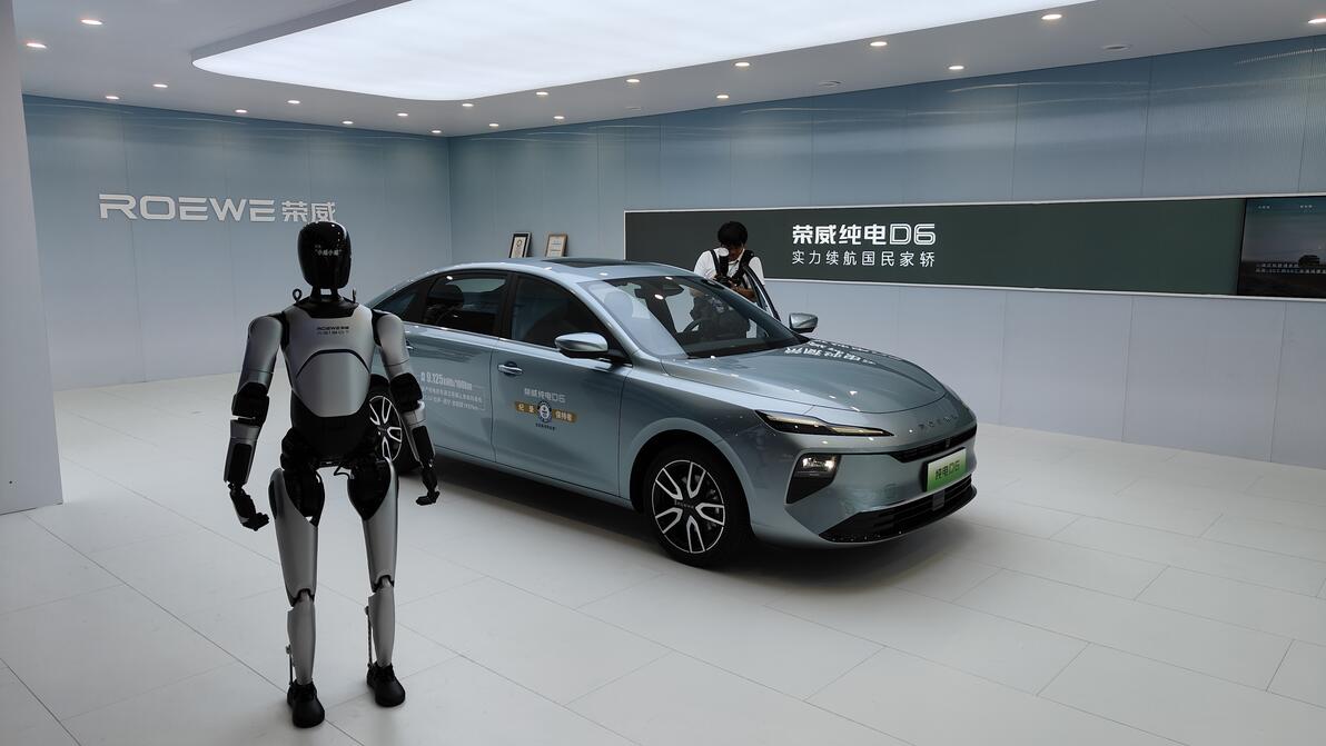 智元远征A2成全球首个同时拥有中美欧认证的人形机器人 - 哔哩哔哩