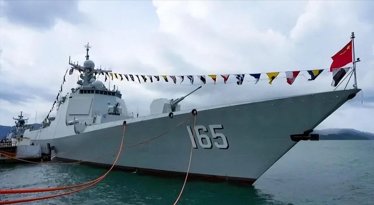 中国装备志——052D型宙斯盾驱逐舰 - 哔哩哔哩