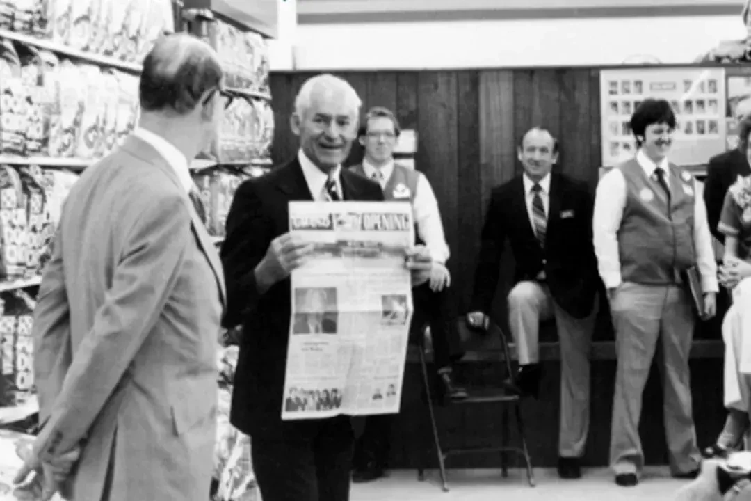 巴菲特的桌子上有一个文件夹，叫“too hard box”（太难别碰！） - 哔哩哔哩