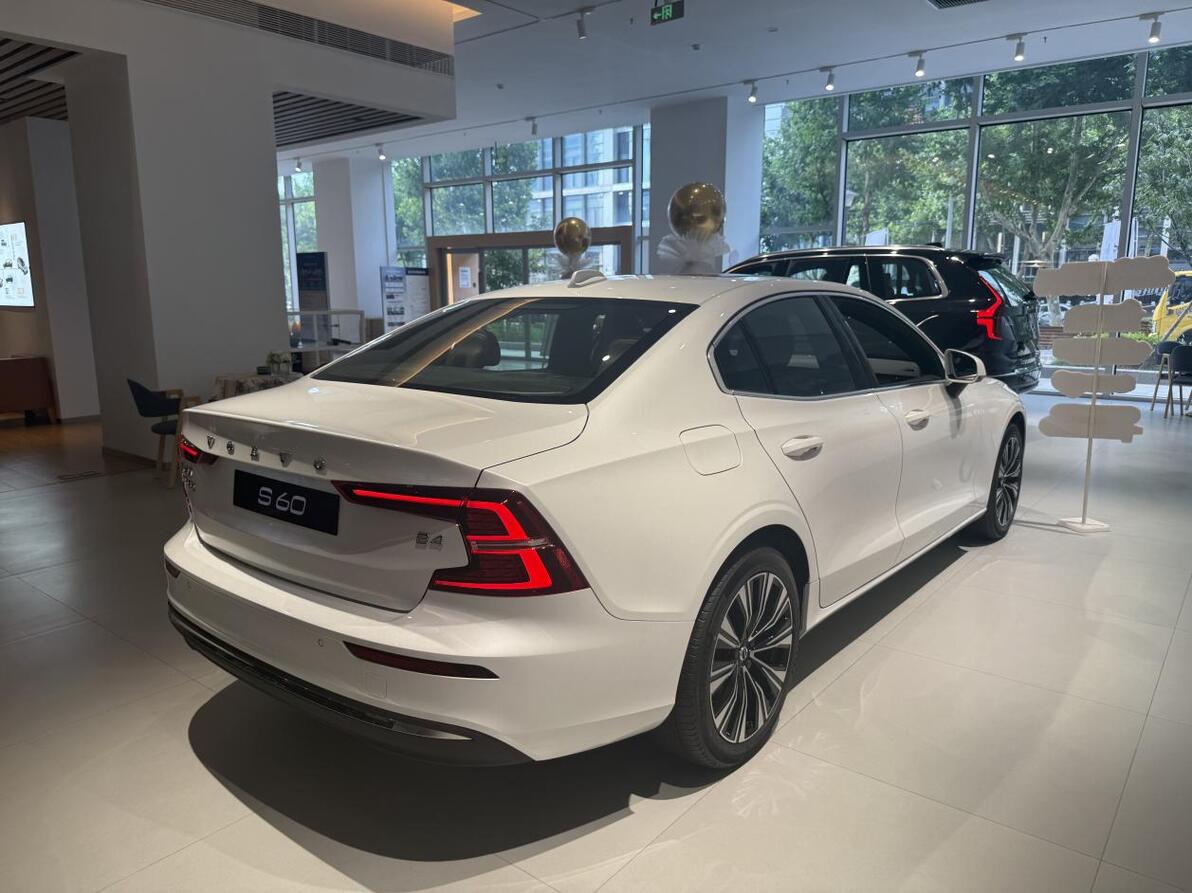 BBA 34C大跳水，如今还有哪些去买沃尔沃S60的理由？ - 哔哩哔哩