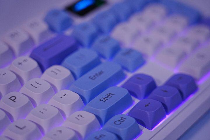 狼途三模L98键盘，性价比之王！颜值、静音、舒适让你爱不释手！ - 哔哩哔哩