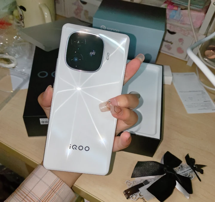 iQOO Z9 Turbo（iqooz9turbo）怎么样？体验9天优缺点测评 - 哔哩哔哩