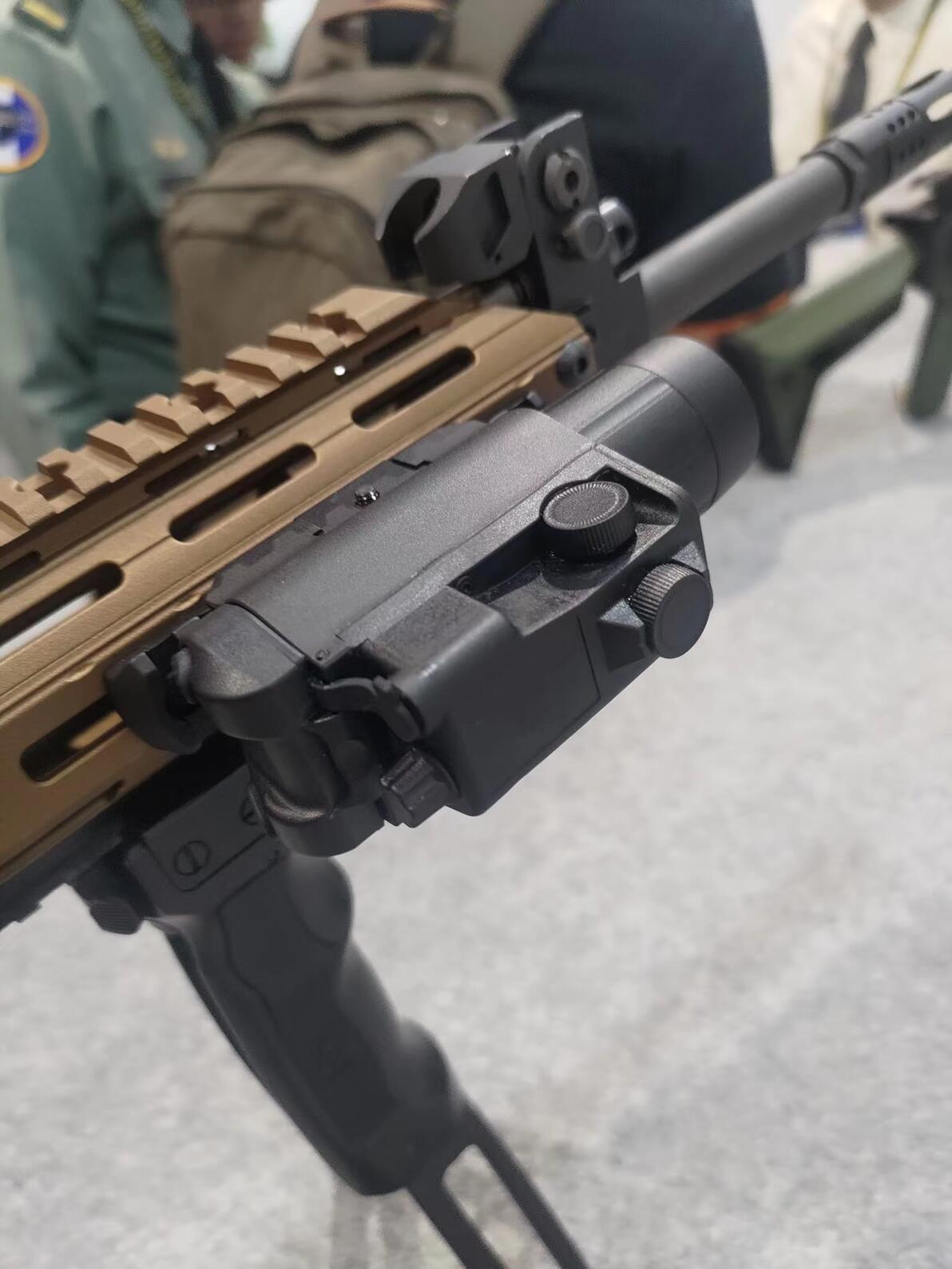 中国台湾T112式5.56公厘战斗步枪及其配件简介 - 哔哩哔哩