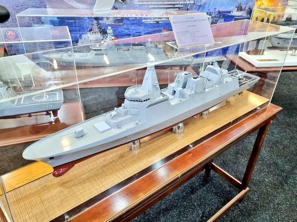 土耳其展示新型TF-2000驱逐舰的模型 垂直发射单元数量增加到96个 - 哔哩哔哩