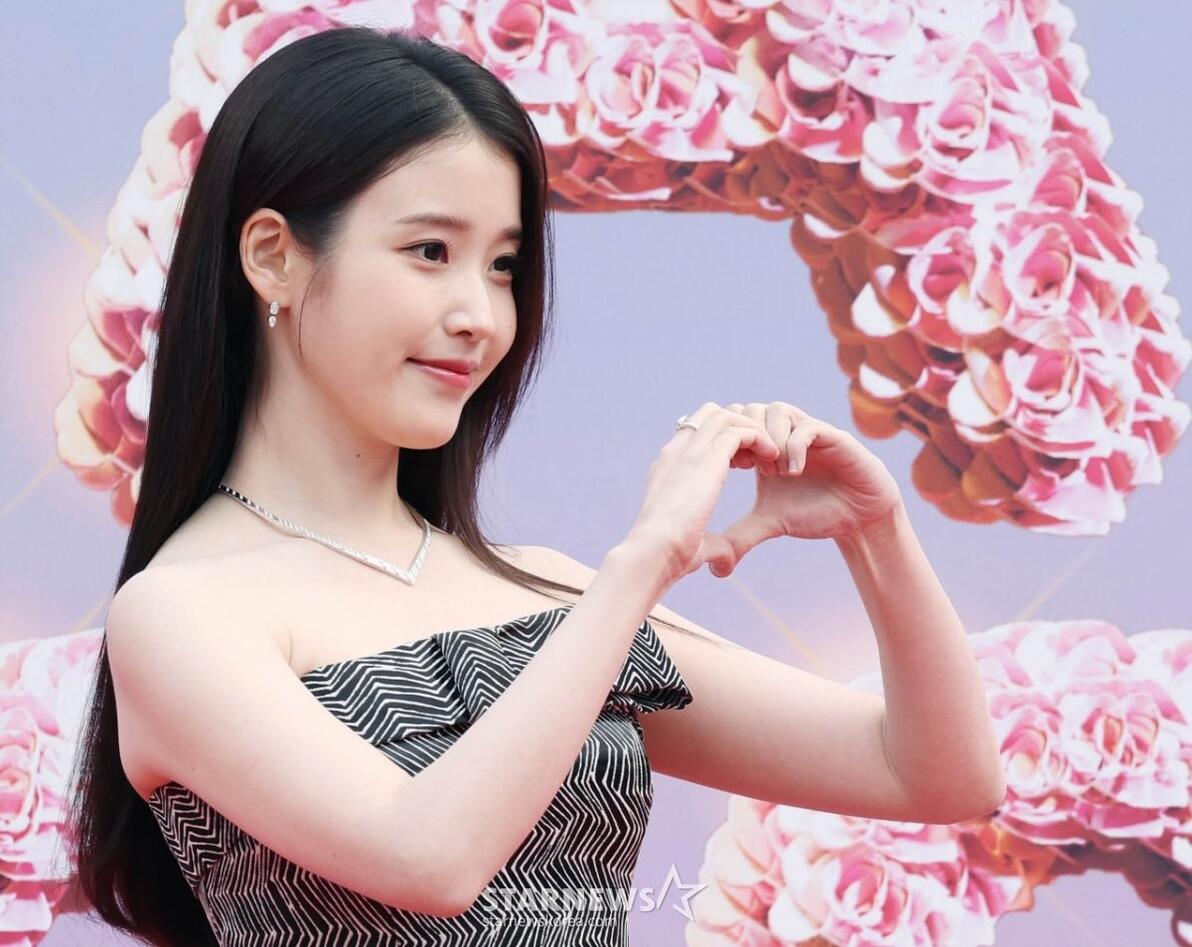 [IU] 2025/12/08 AAA-采访 - 哔哩哔哩