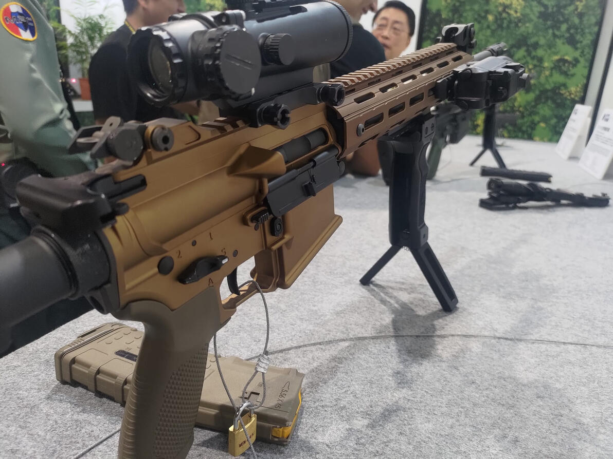 中国台湾T112式5.56公厘战斗步枪及其配件简介 - 哔哩哔哩