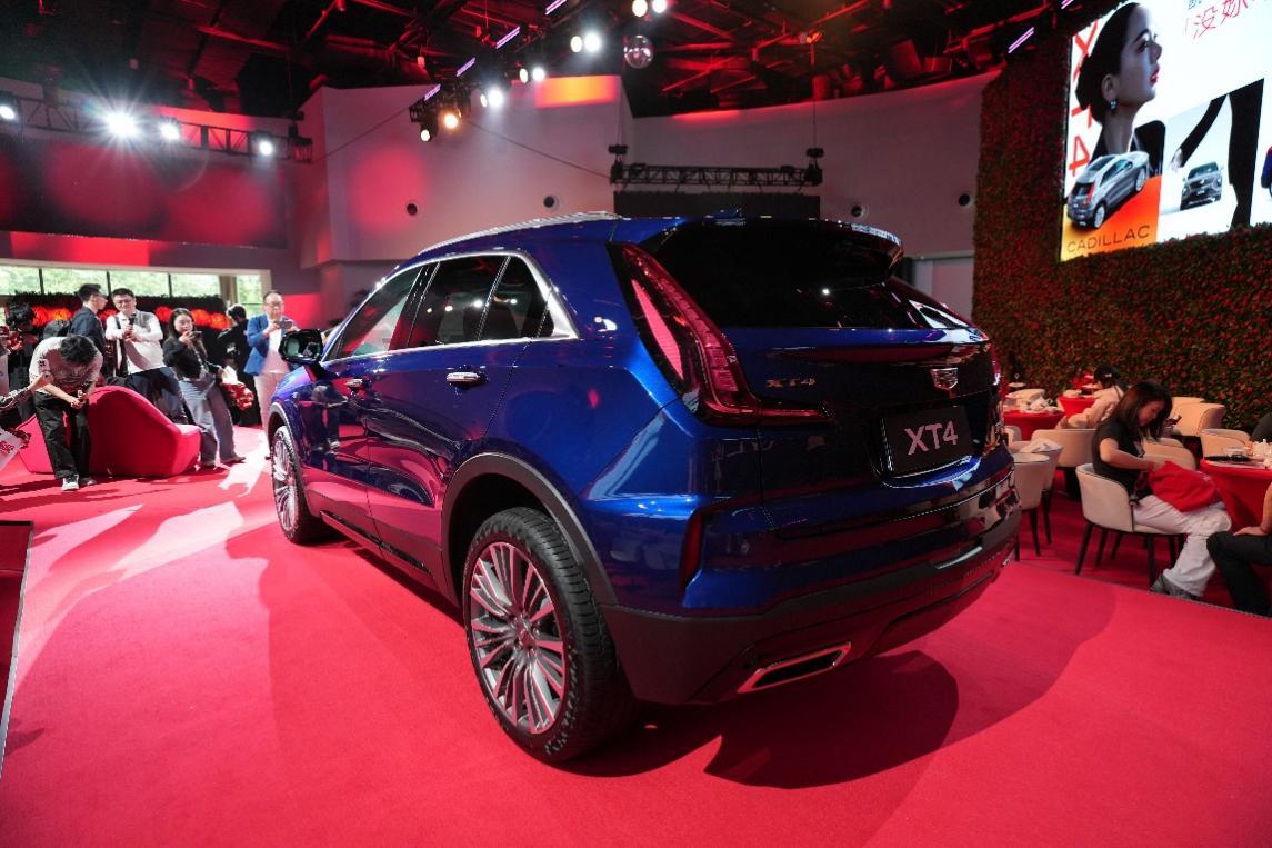 一口价15.99万元起，2025款凯迪拉克XT4上市 - 哔哩哔哩