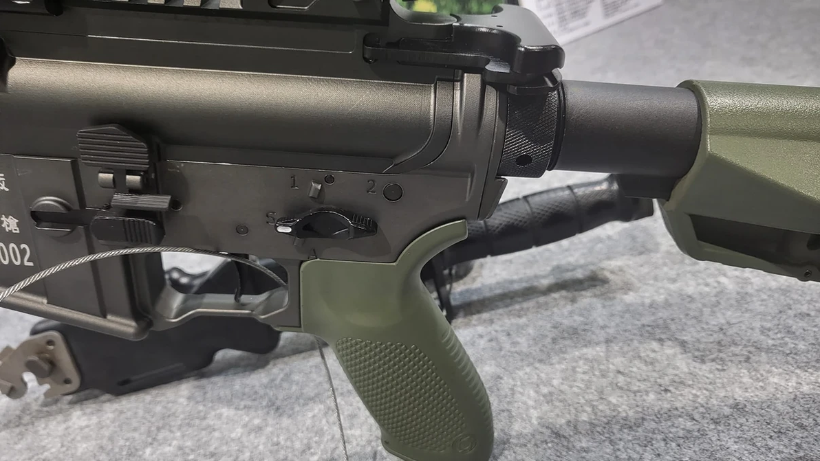 中国台湾T112式5.56公厘战斗步枪及其配件简介 - 哔哩哔哩