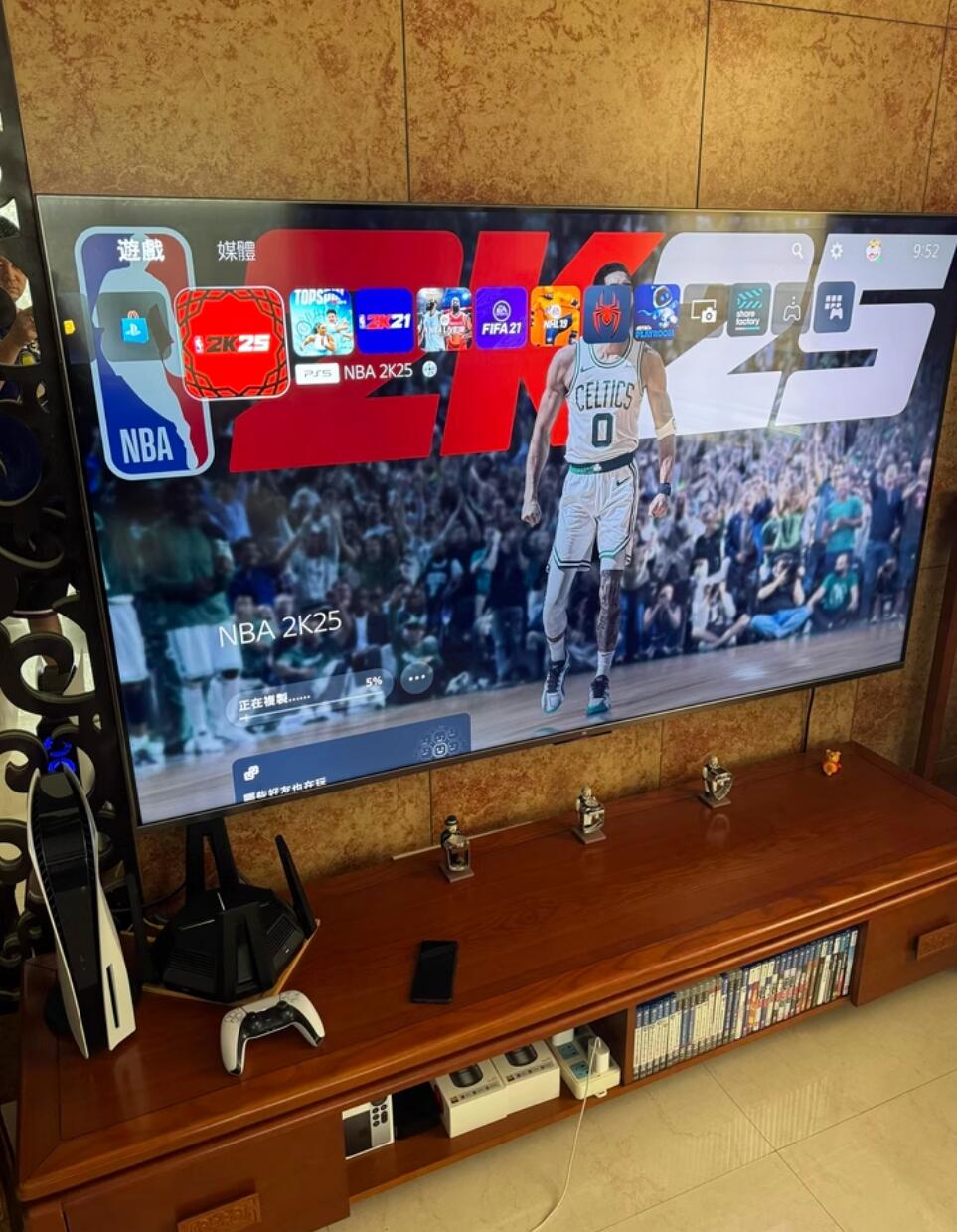 NBA2K25新人入坑攻略，是否支持跨平台联机，熟悉模式玩法和技巧，4人本地同屏 - 哔哩哔哩