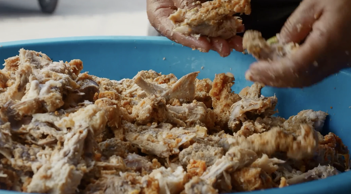 印度人都不吃，垃圾中的二手炸鸡：pagpag，2元吃到饱 -制作-下集 - 哔哩哔哩