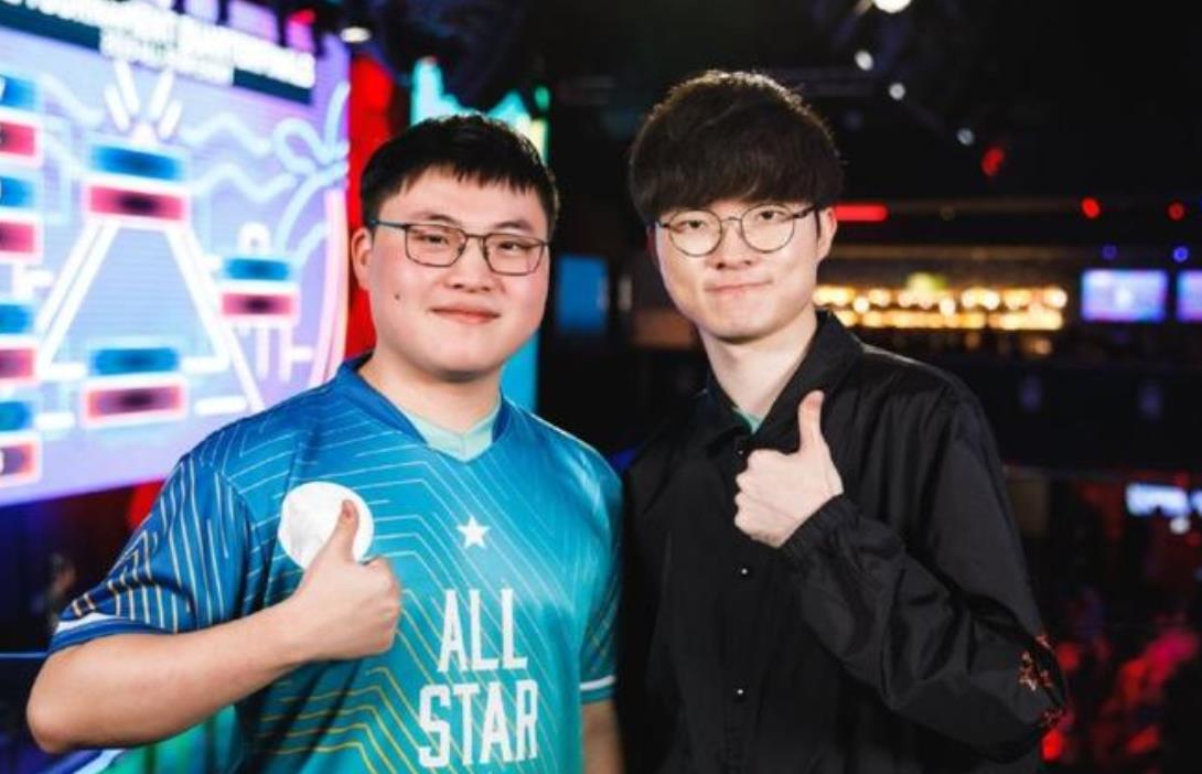 LOL：Faker与Uzi组队却0交流，冠军T1虎牙首播落幕，粉丝直呼敷衍 - 哔哩哔哩