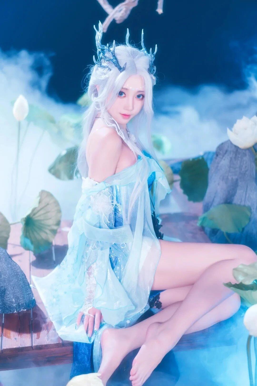 走路摇ZLY cos写真合集 季莹莹冬神 - 哔哩哔哩