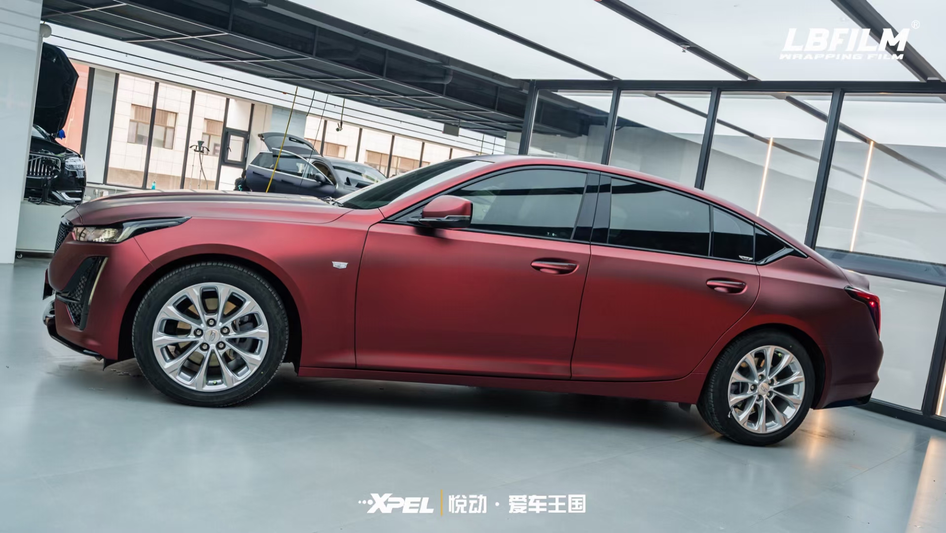 凯迪拉克CT5-LB改色膜罗曼尼红，真的让人一眼惊艳 - 哔哩哔哩