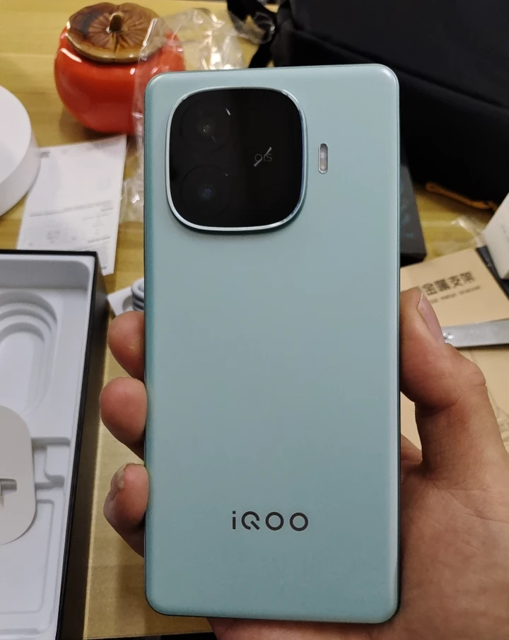 iQOO Z9 Turbo（iqooz9turbo）怎么样？体验9天优缺点测评 - 哔哩哔哩