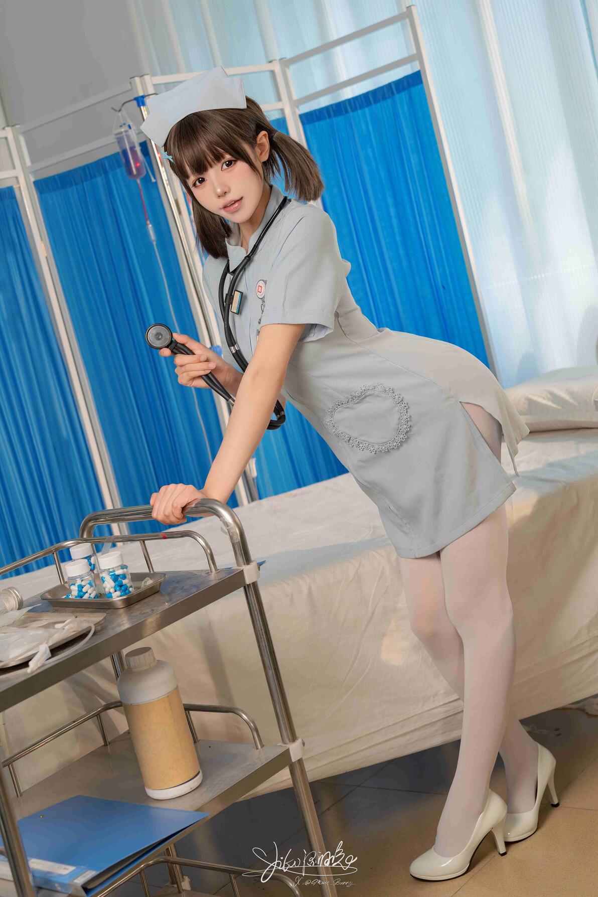 【Cosplay图集精选】YiKo湿润兔『妄想病栋』81P+1V 你的猫咪8月 - 哔哩哔哩