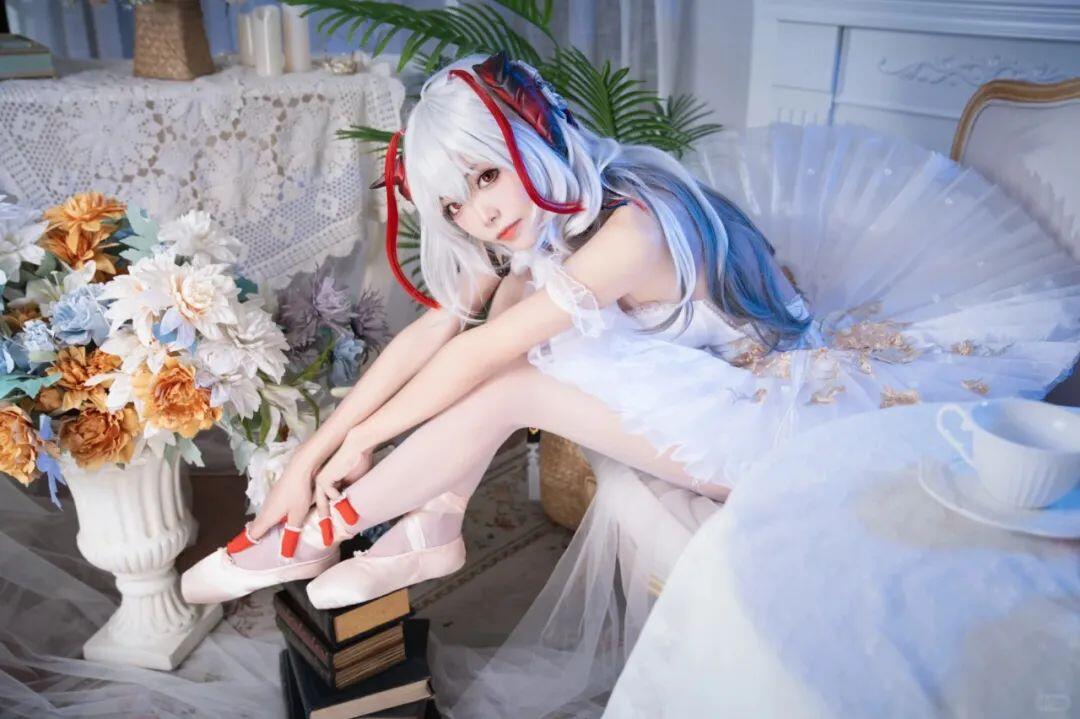 艾西Aiwest，元气满满的四川coser! - 哔哩哔哩