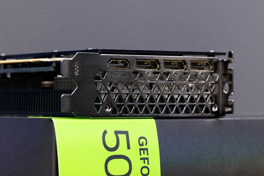 DP还是HDMI？RTX 50系显卡接口选择指南 - 哔哩哔哩